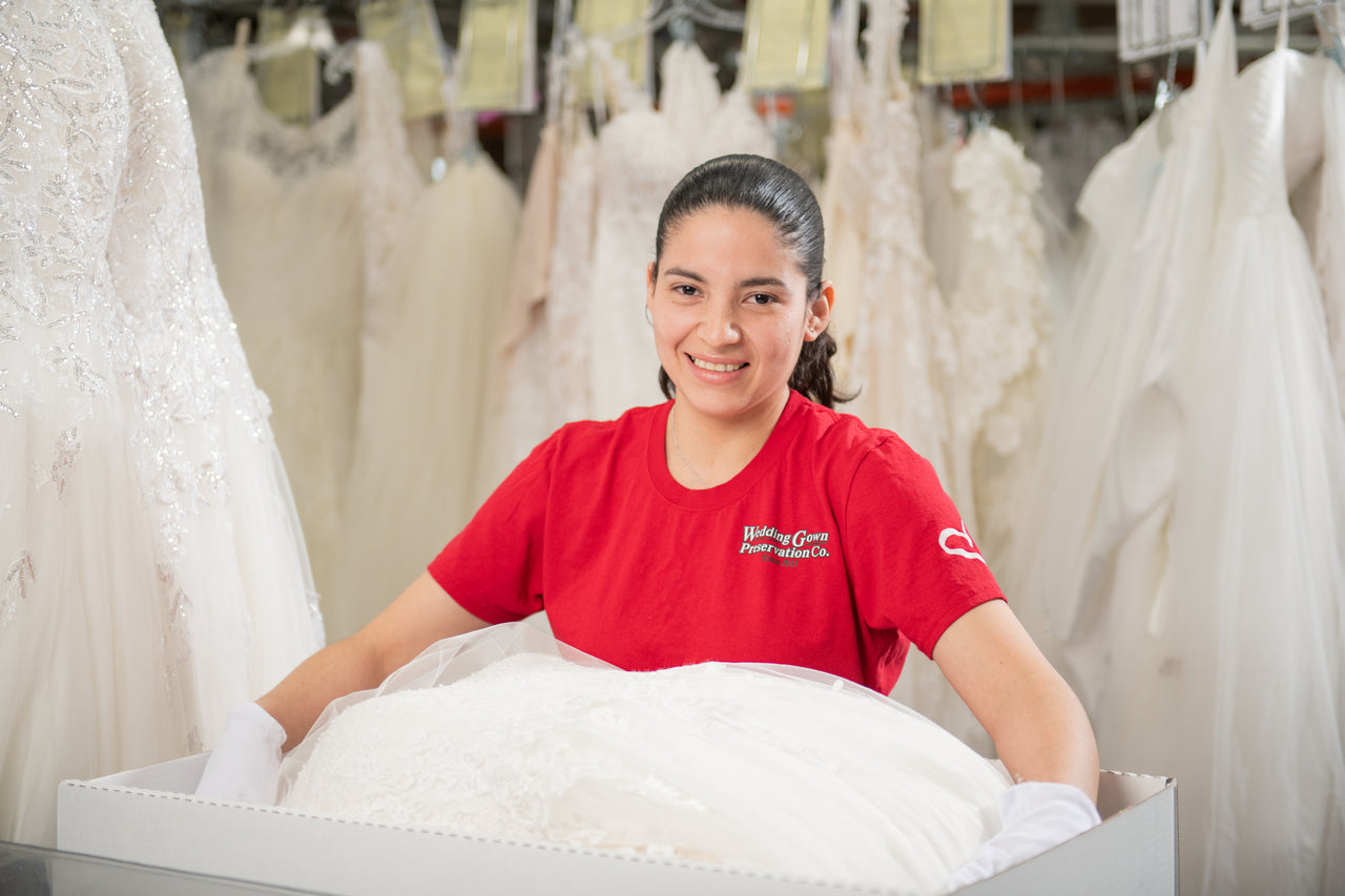 5 Effective Tips On How To Clean Your Wedding Gown
